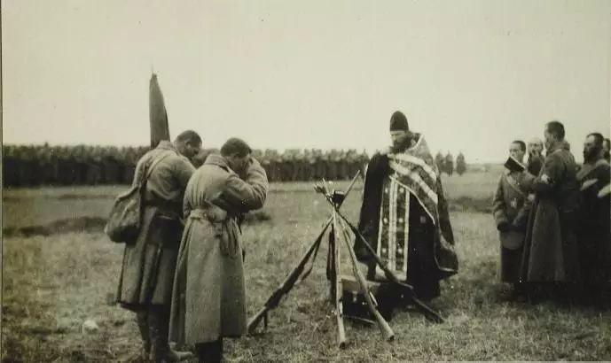 How Russian soldiers prayed before the fight in the twentieth century