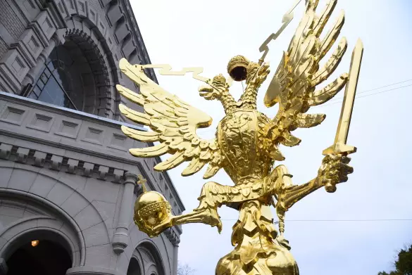 Proč hlavní město ruské říše bylo zdobeno tri-headed orli